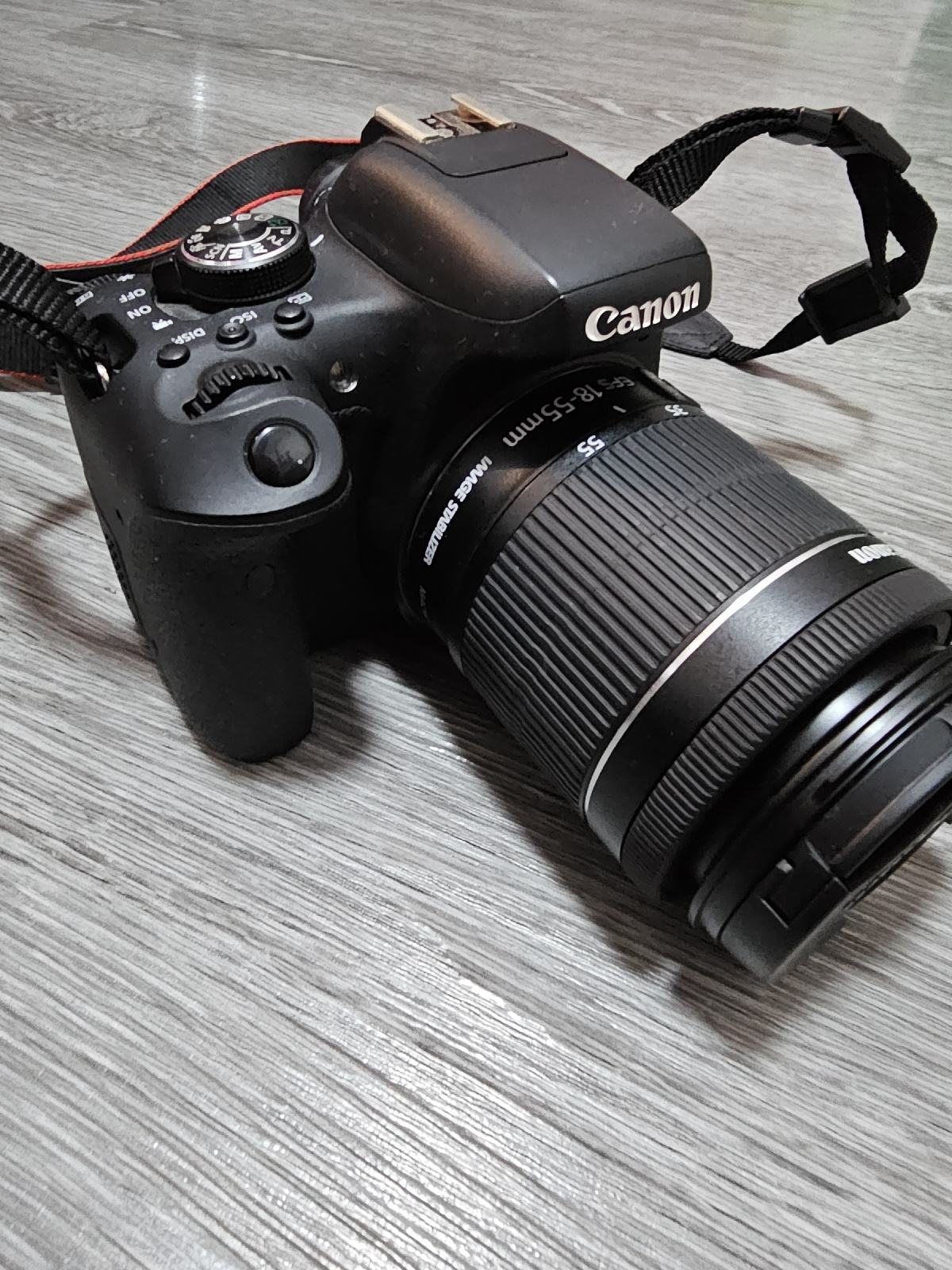 Canon 750D DSLR fotoaparat