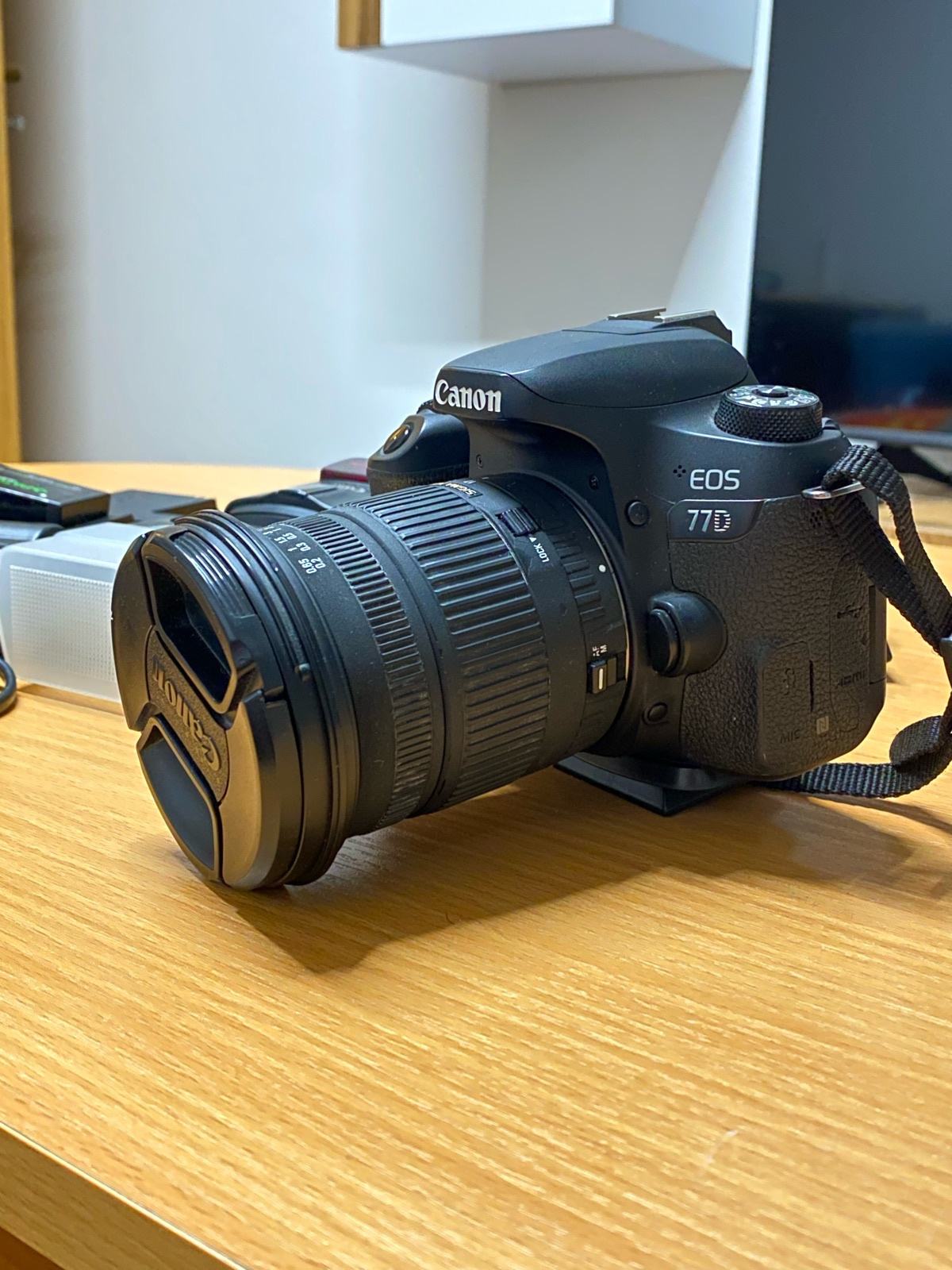 Canon 77D