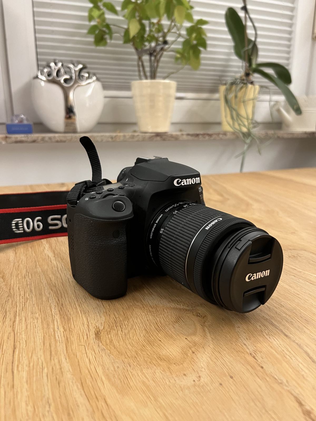 Canon EOS 90d + objektiv 18-55mm (Odlično ohranjen; samo 1200 shutter)