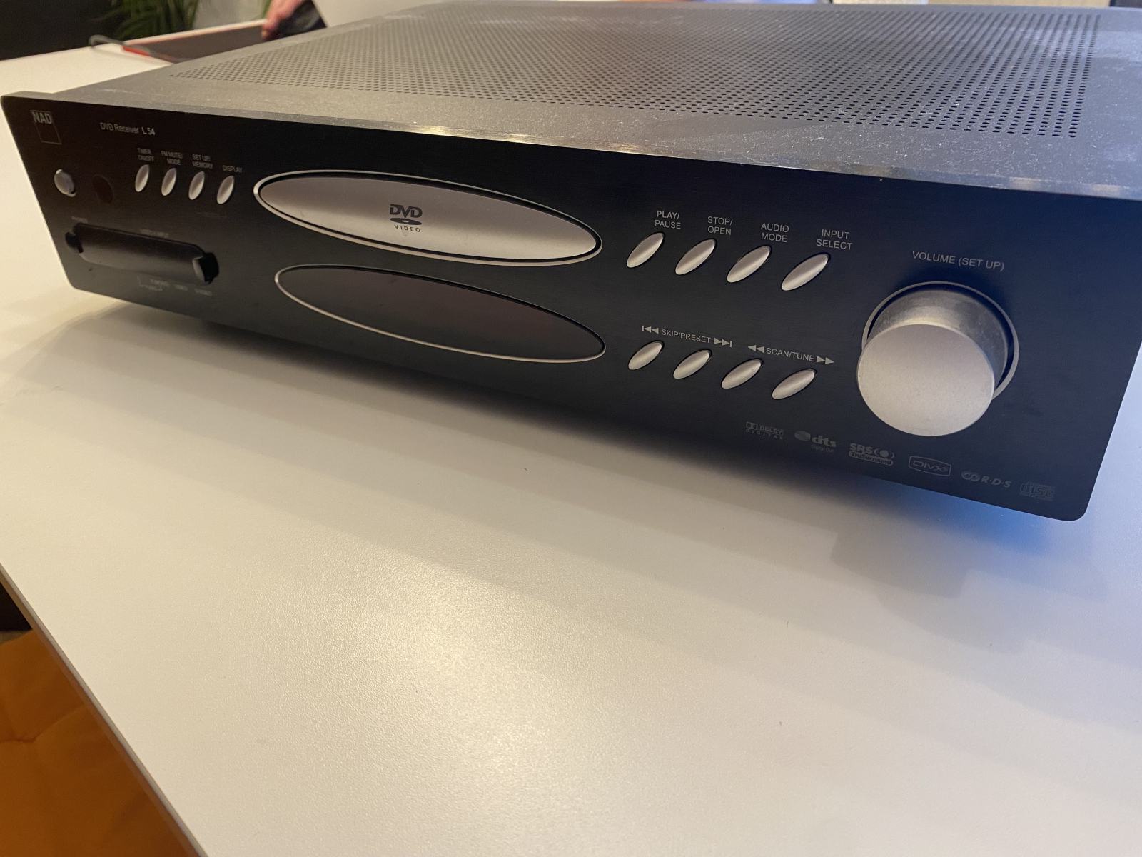 Prodajam NAD L54 DVD/receiver - odlično ohranjen, vrhunski zvok!