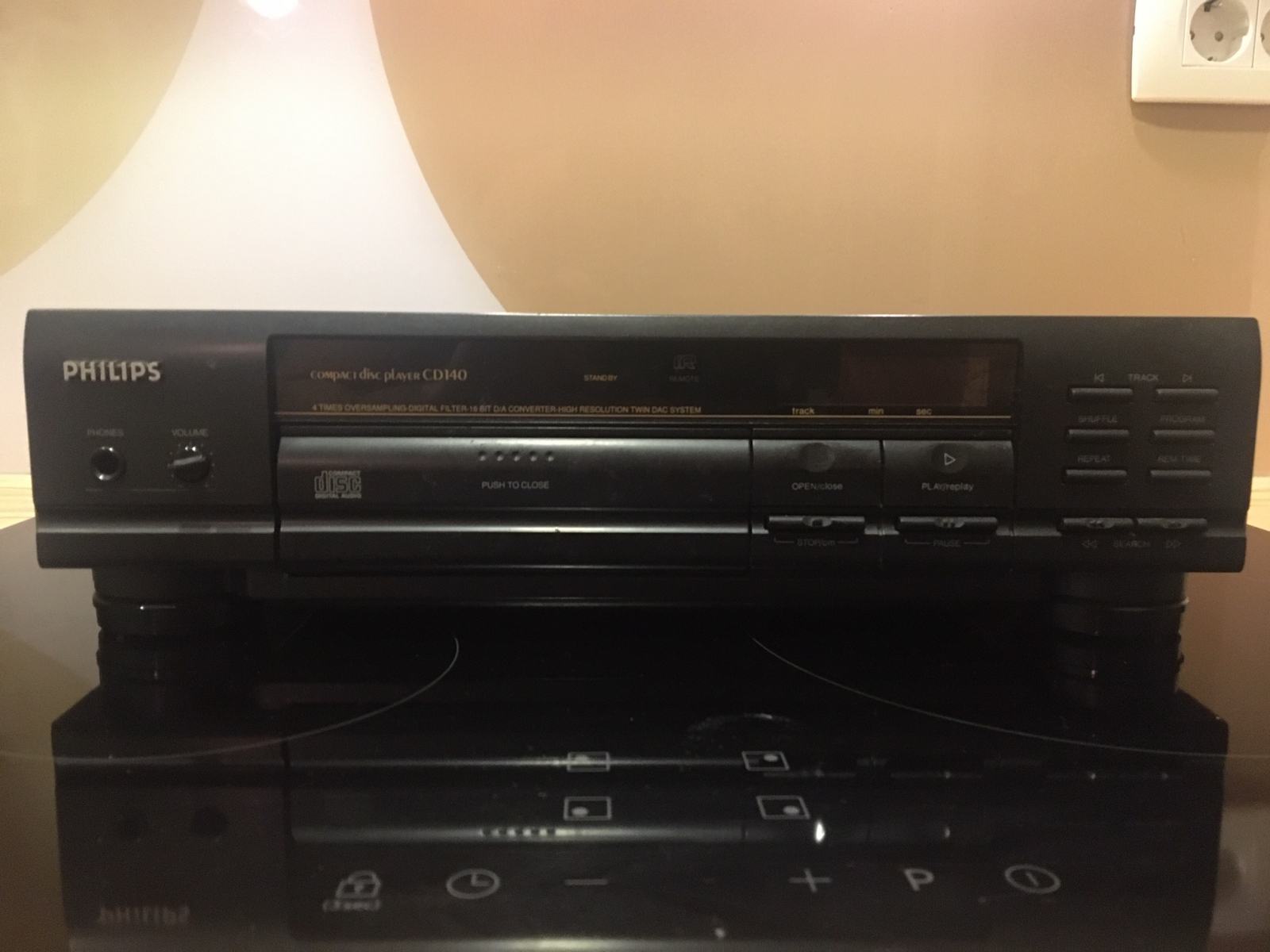 Prodam CD player Philips CD140