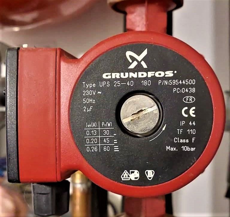 Grundfos črpalka UPS 25-40 180