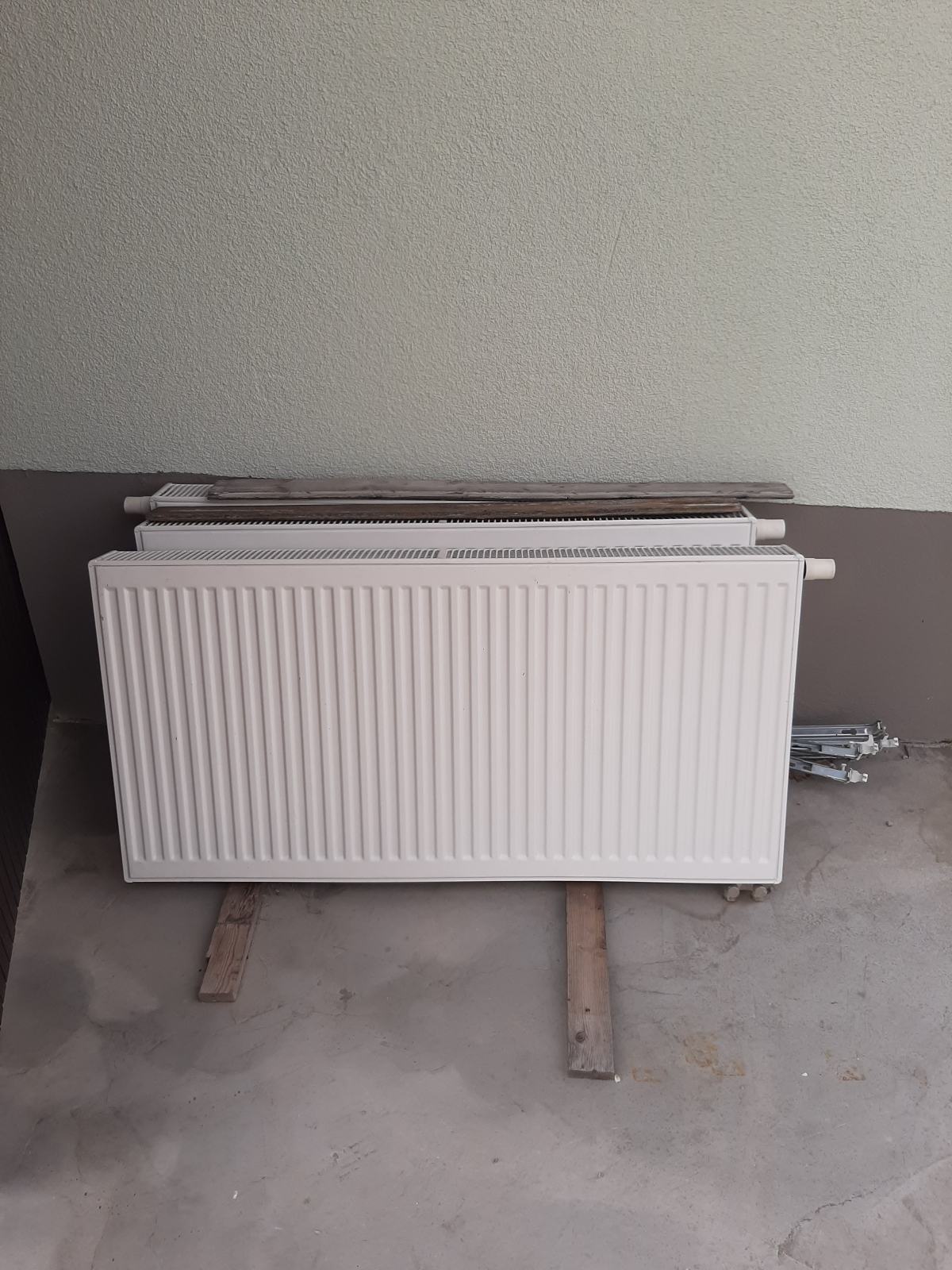 Radiatorji za centralno kurjavo in ventilski priključki