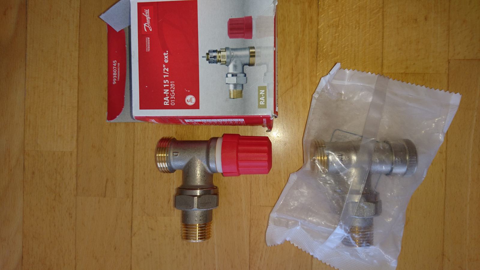 Radiatorski ventil Danfoss in zapiralo