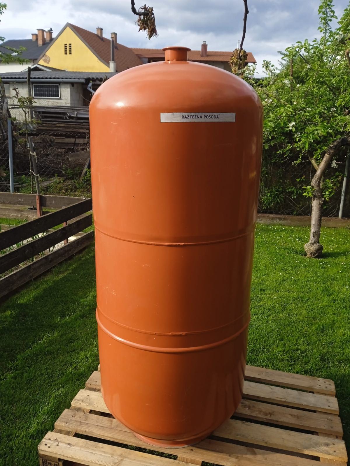Raztezna posoda za sanitarno vodo - 300L