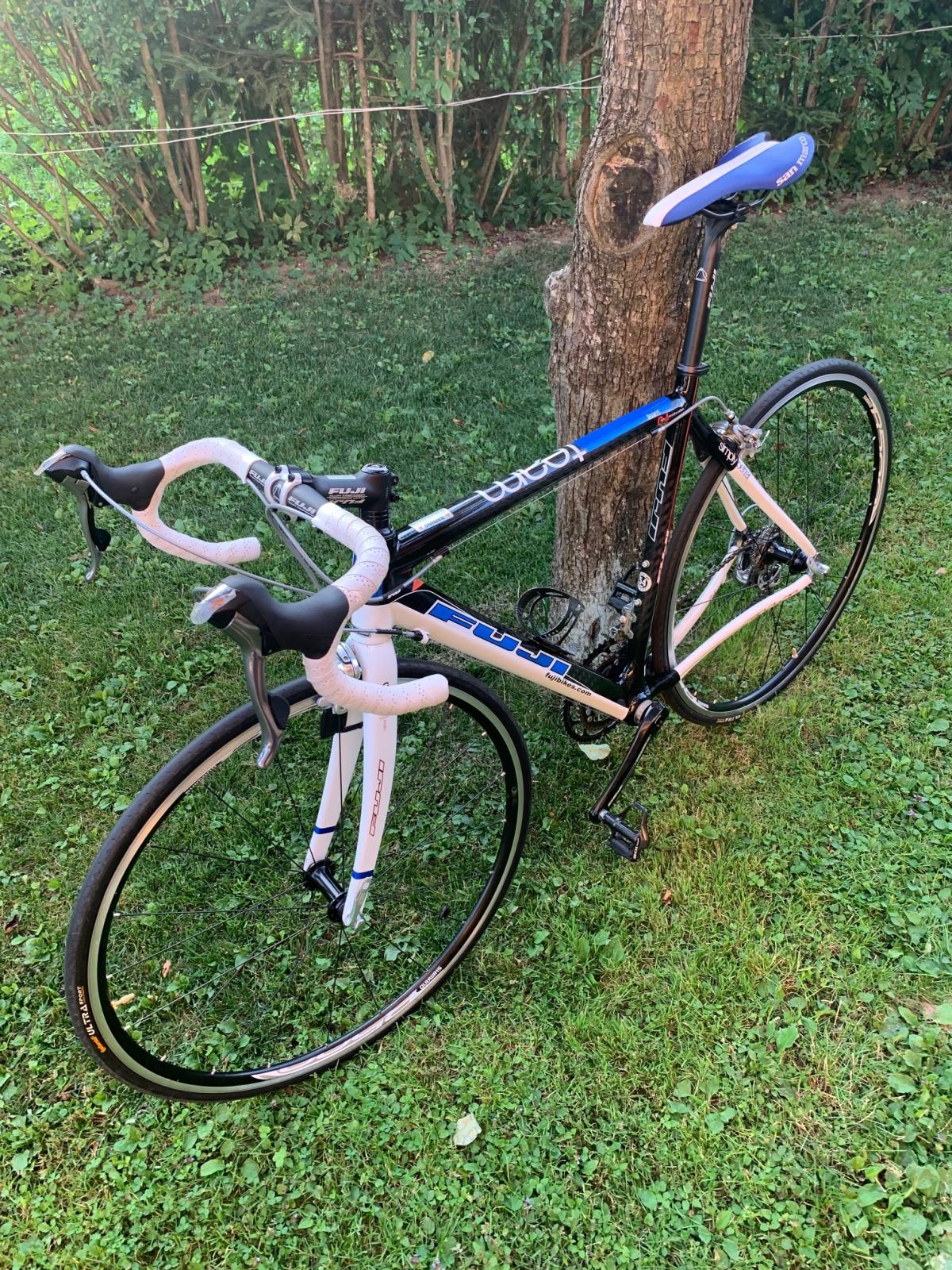 NOVO - Cestno kolo FUJI Team FC-770, velikost 54 - full CARBON 7,6 kg