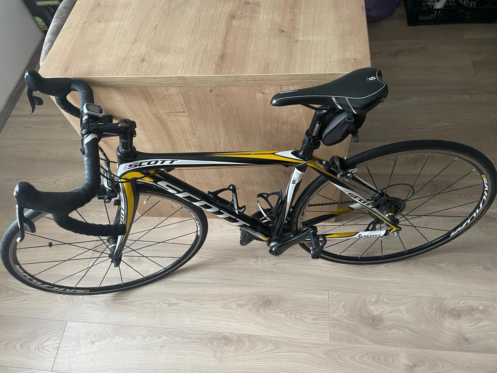 Cestno kolo scott addict RC