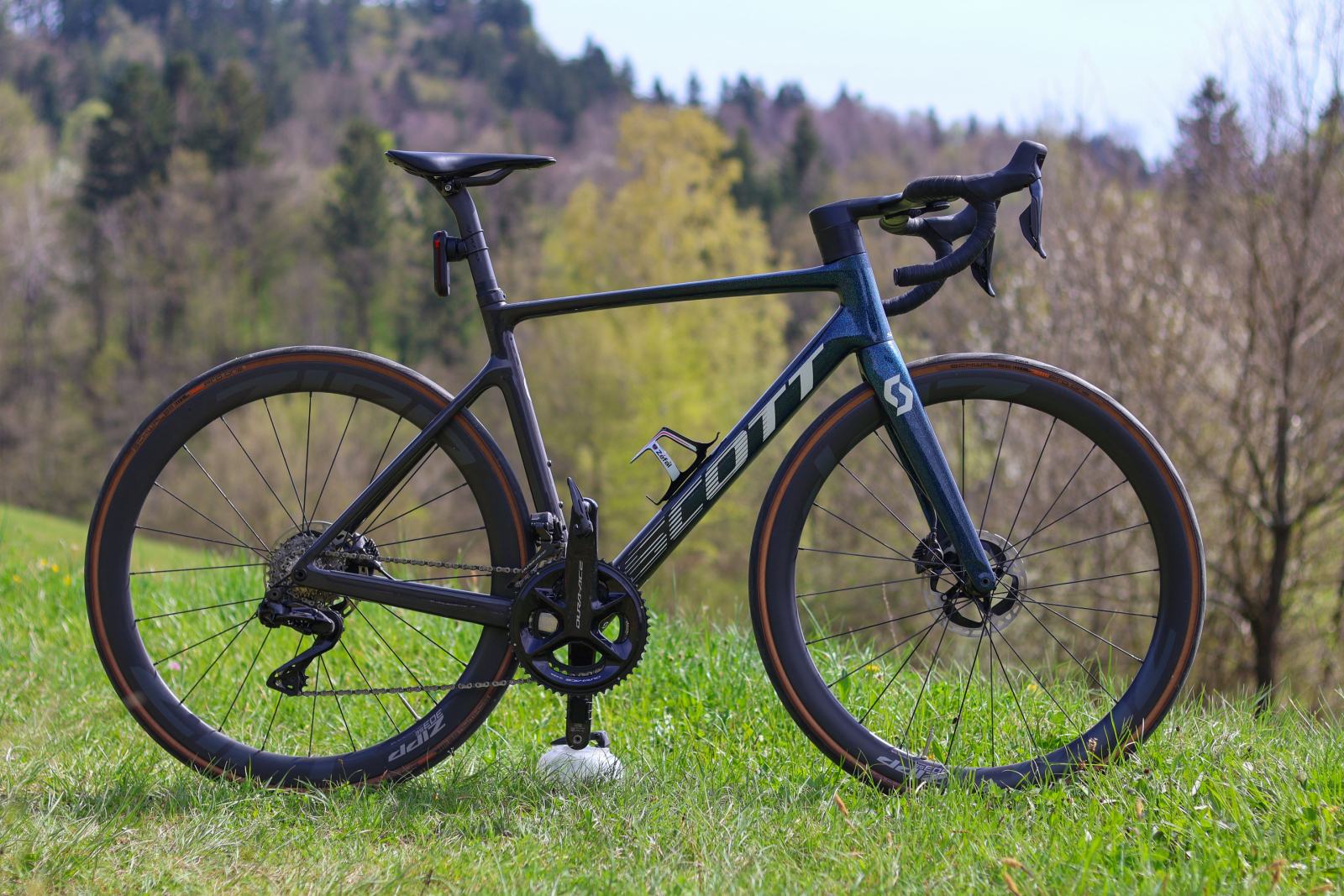 Cestno kolo / specialka - Scott Addict RC Pro (M)