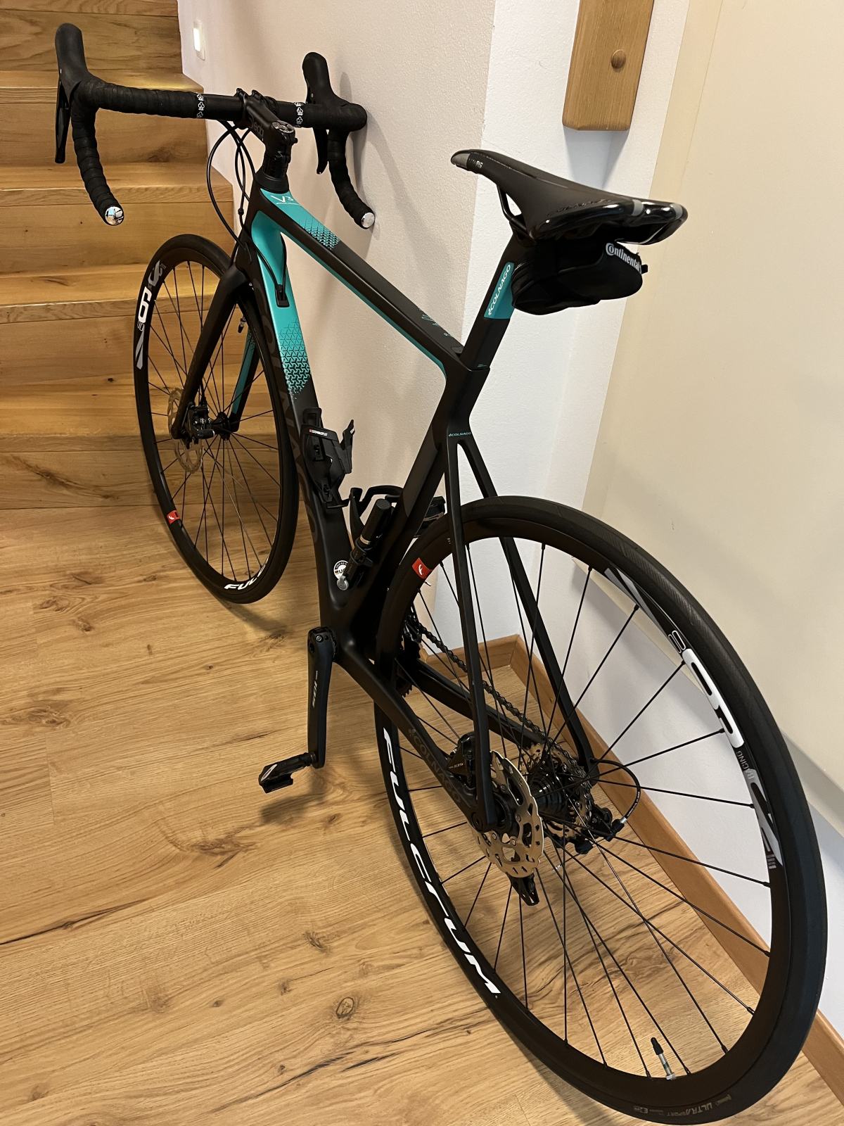 COLNAGO V3 DISC Shimano 105 50S MKGR , ČRNO TURKIZNE BARVE