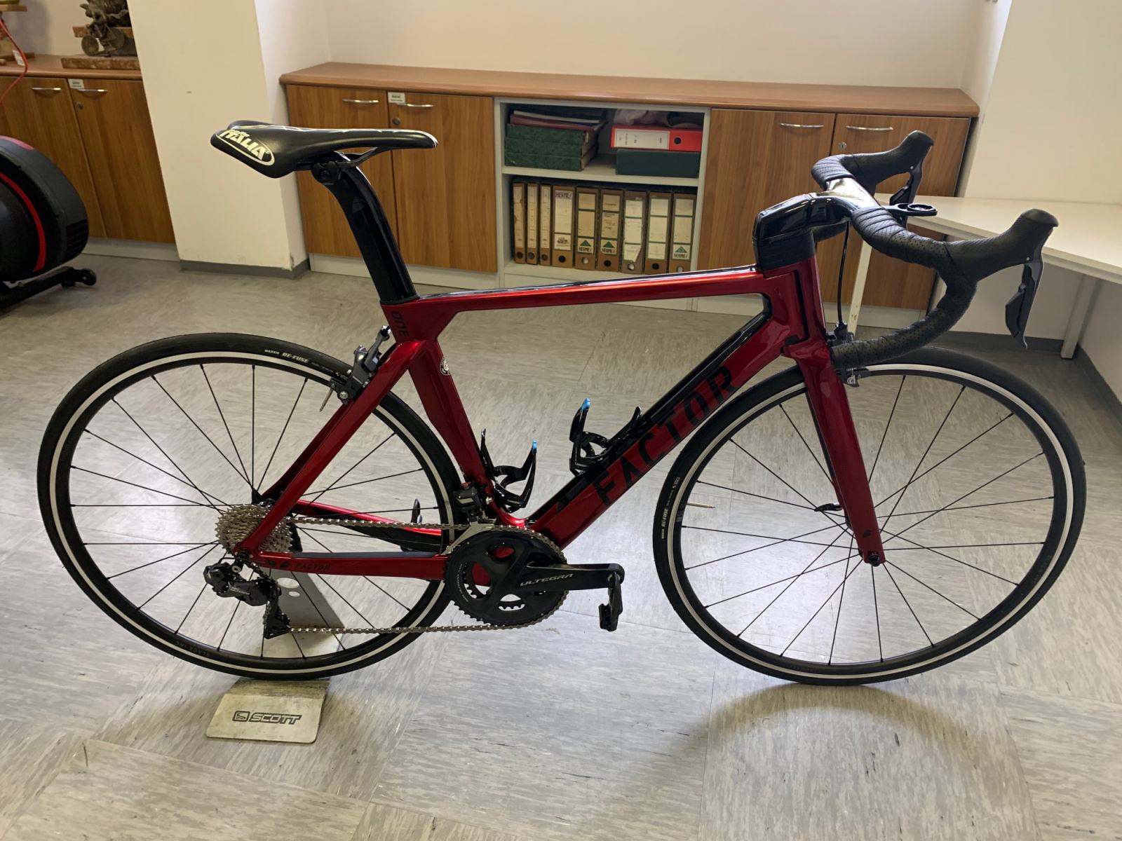 Cestno kolo Factor ONE