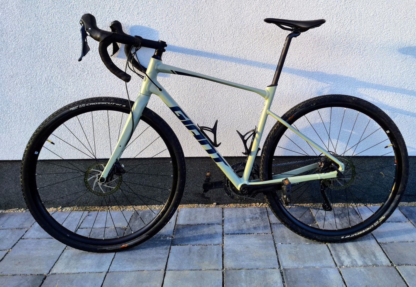 Gravel kolo Giant Revolt 1 2021 ML