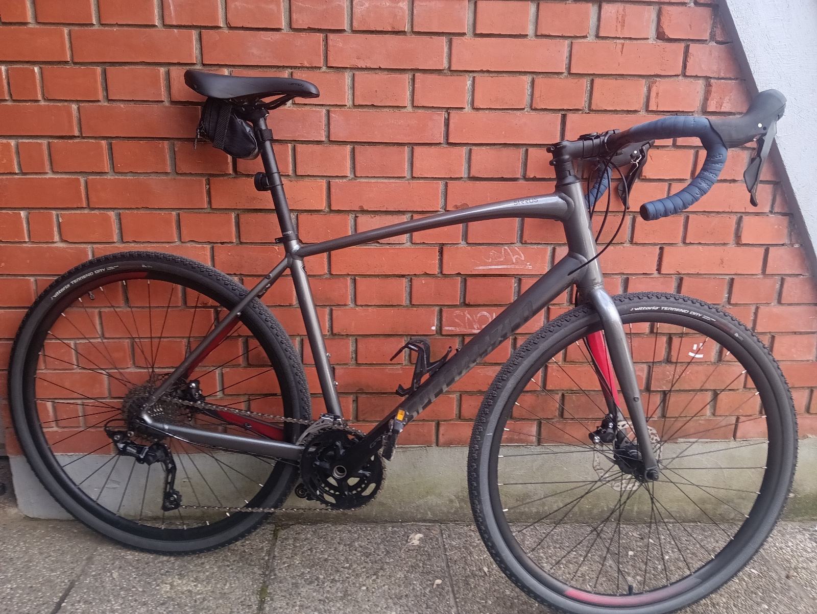 Gravel kolo Specialized Sirrus, L velikost