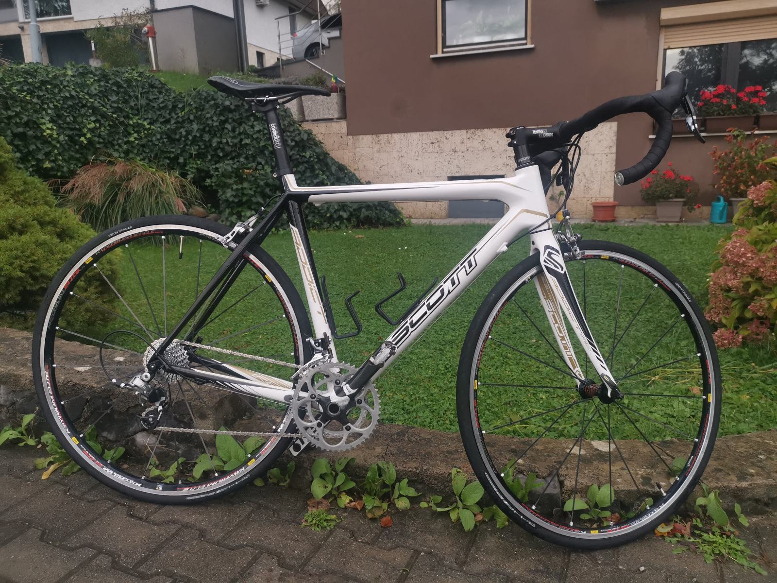 Odlično ohranjeno karbonsko cestno kolo Scott Addict R3