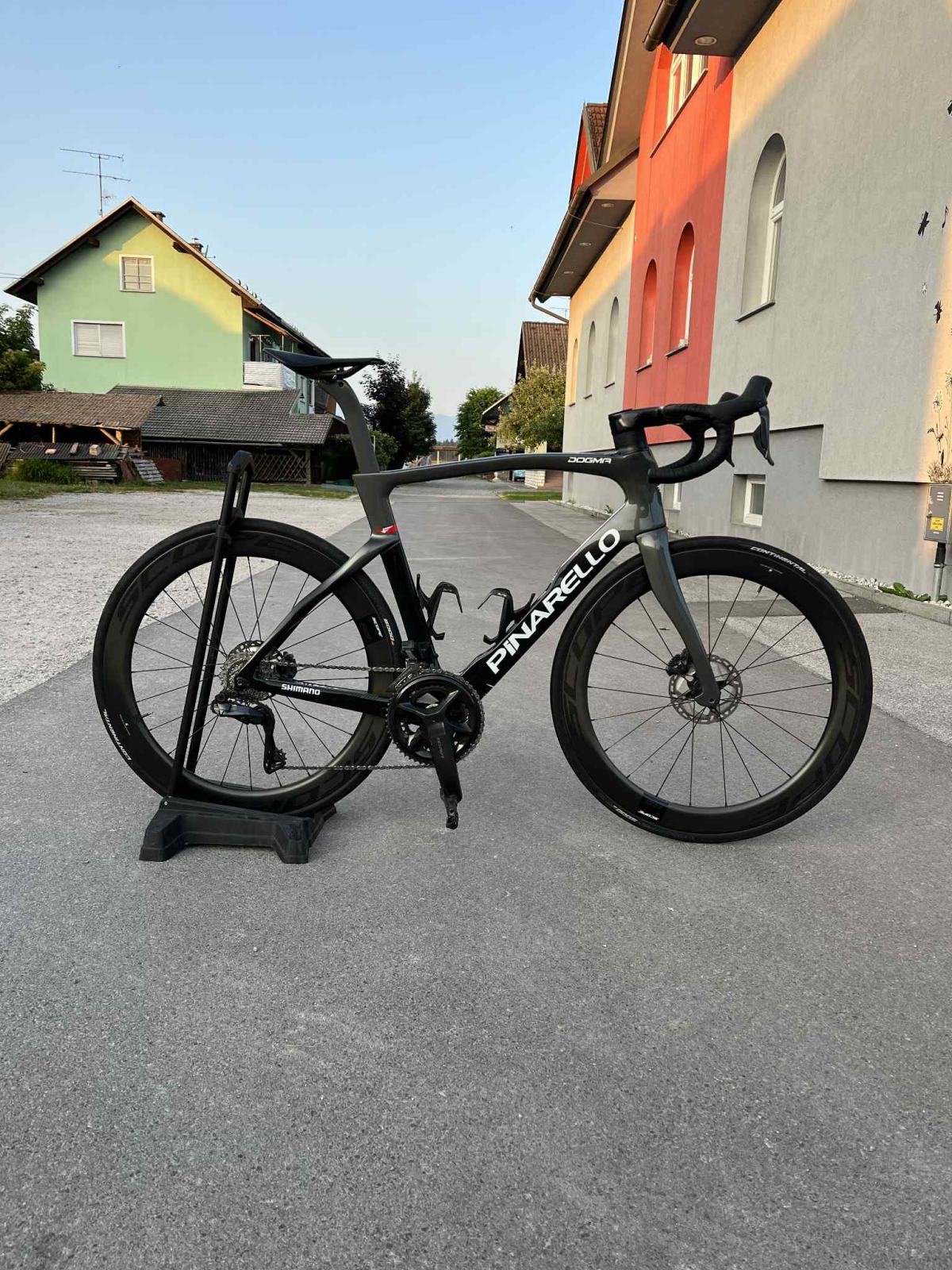Pinarello Dogma F (replika), Shimano Ultegra Di2, Scope R5 Disc