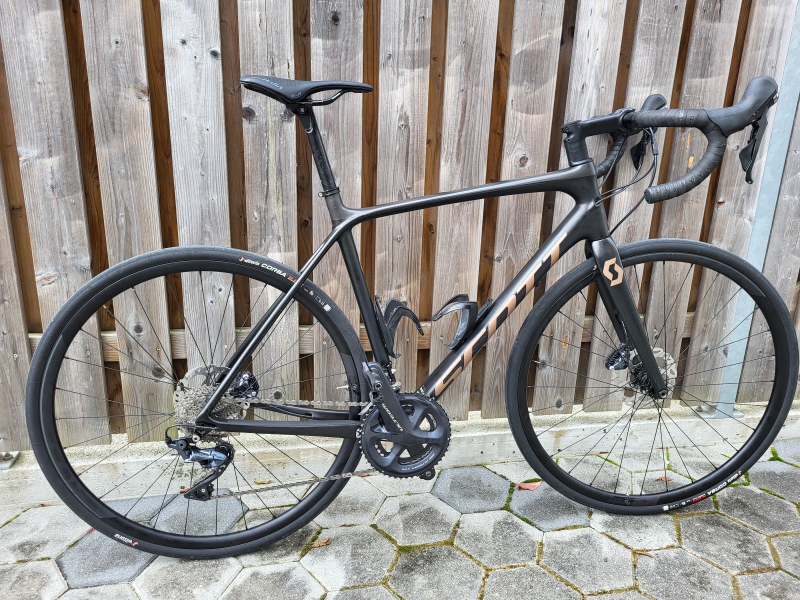 Scott Addict 10 Disc Carbon 2021 (M) + Merilec Moči ASSIOMA UNO L