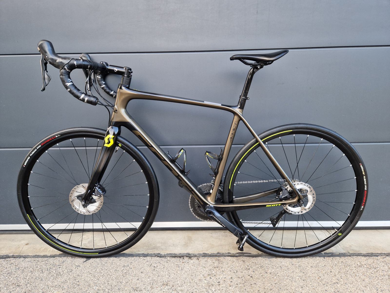 SCOTT Addict 10_disc_carbon_ULTEGRA_56 (L)_ODLIČEN - KOT NOV