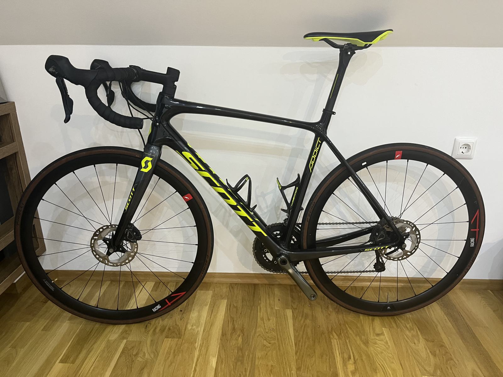 Scott addict disc 30 2018 karbonsko cestno kolo