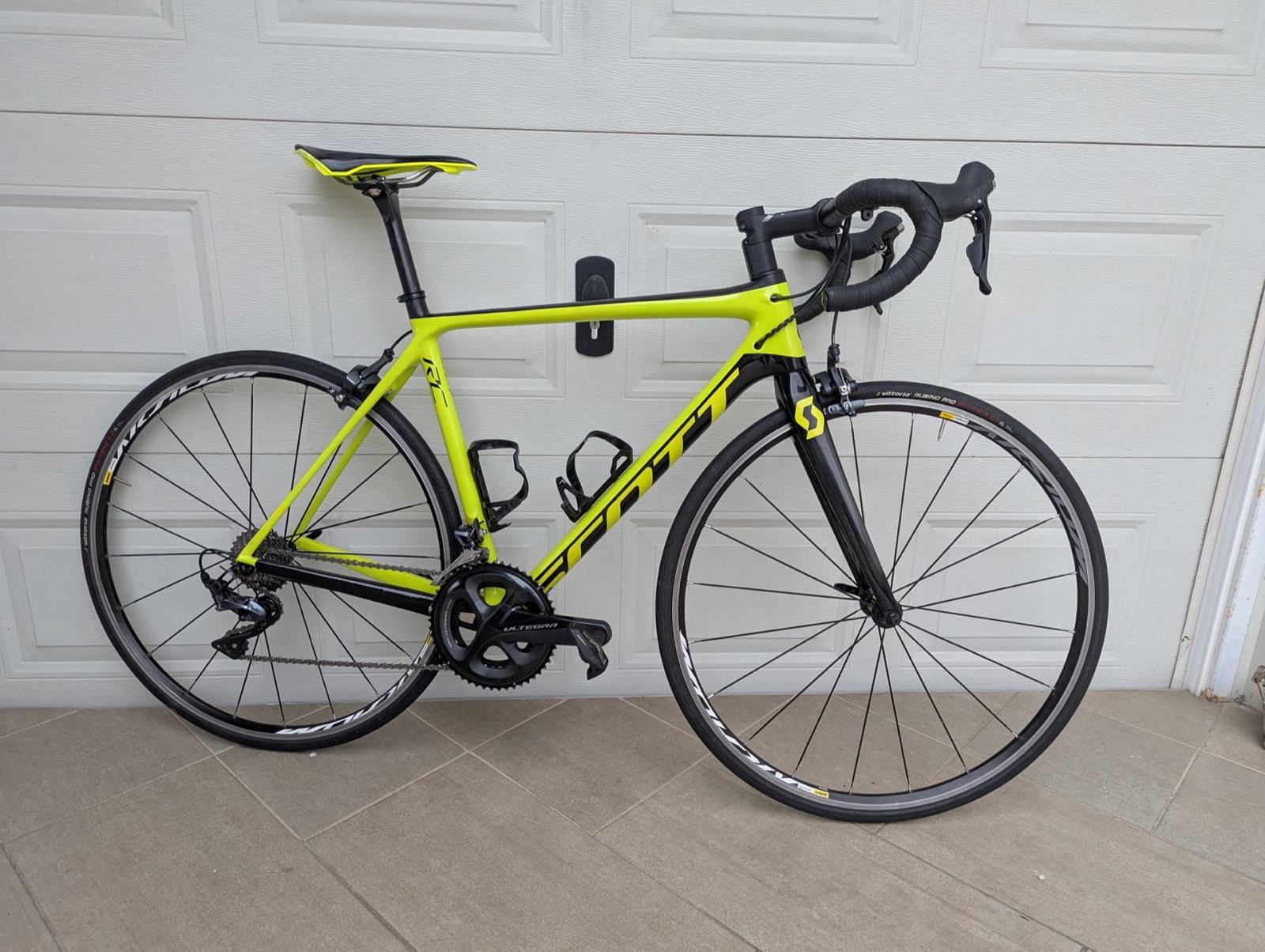 Scott Addict RC 10 - Vel. M - Ultegra - Mavic Aksium Elite