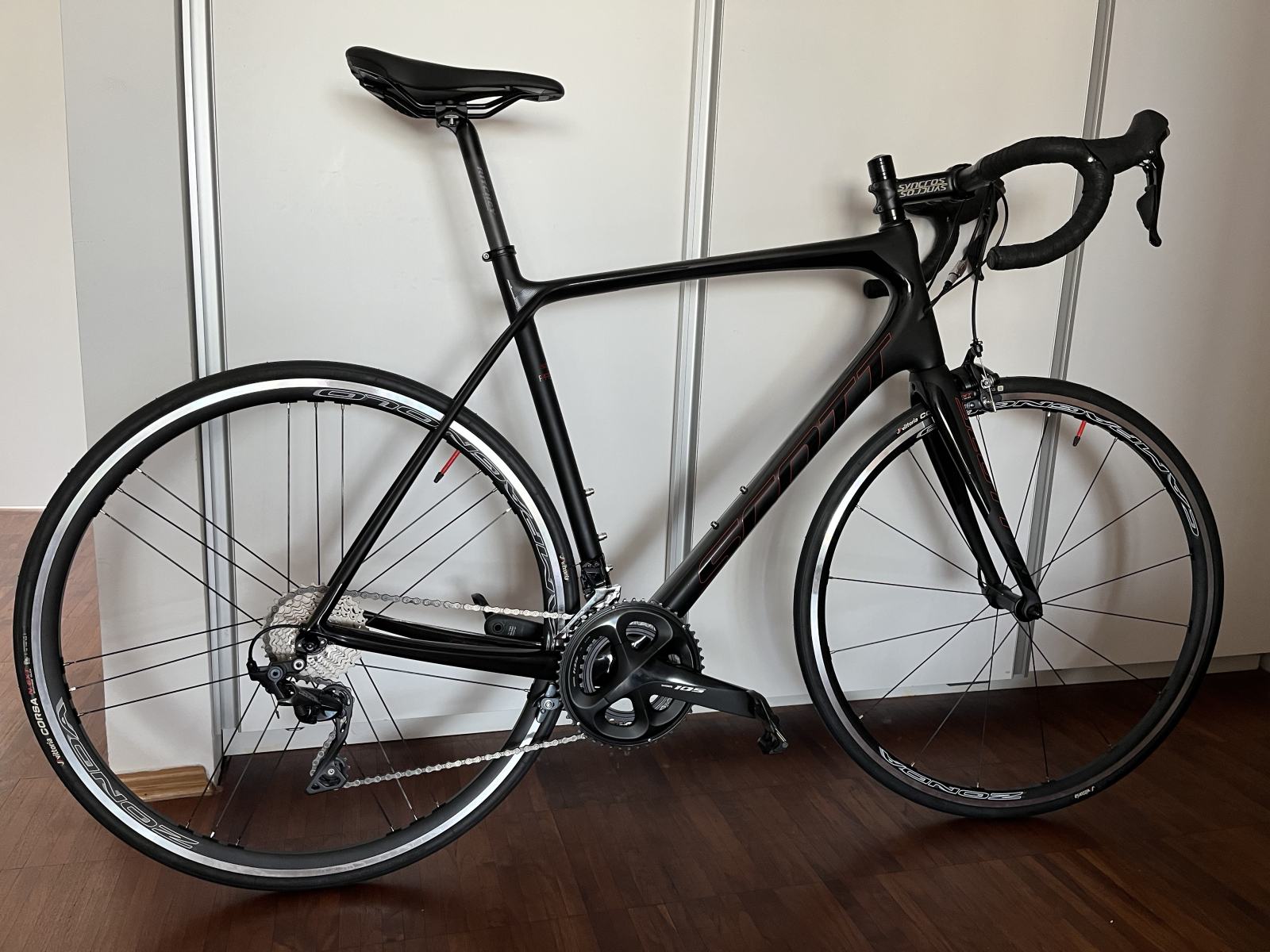 Novo cestno kolo Scott Solace Premium karbon 58 Ultegra Zonda C17