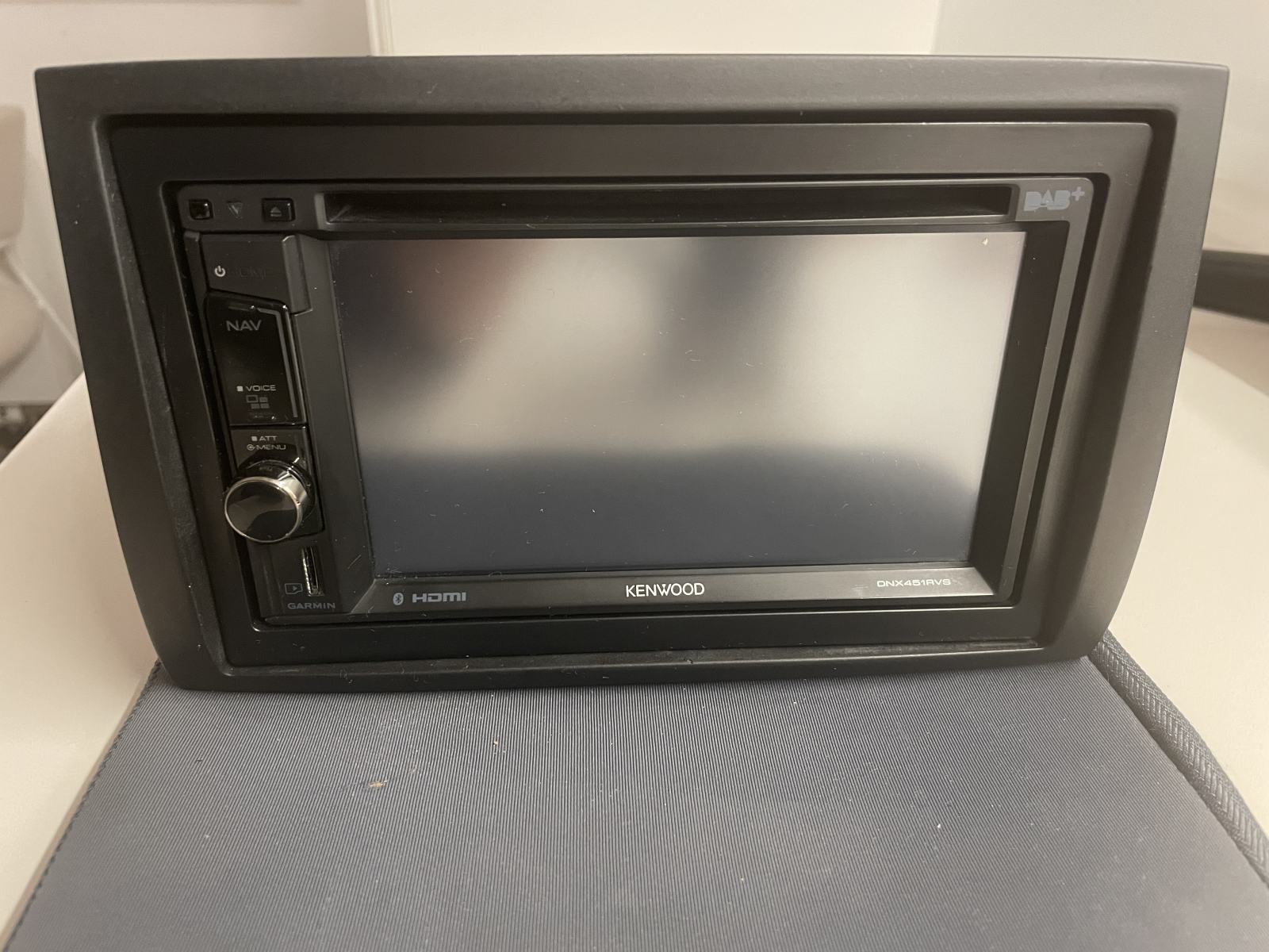 Kenwood DNX451RVS avtoradio z navigacijo idealno za avtodom prodam