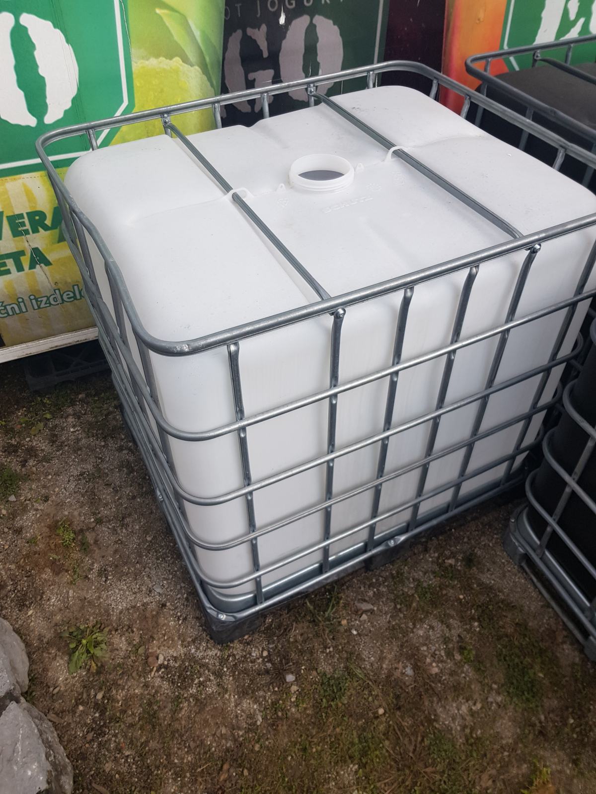 Cisterna 1000l kot nova čista