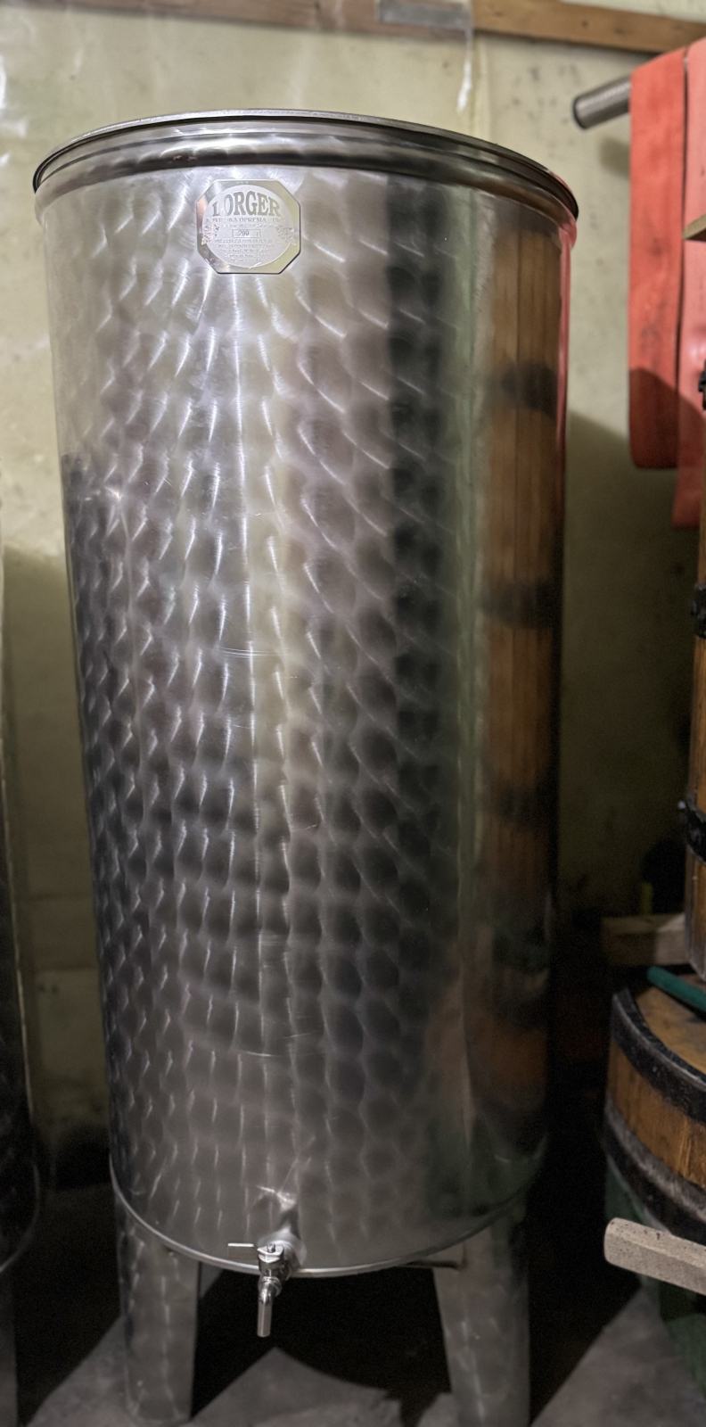 Cisterna 200l, Hrastov sod 180l, Mlin za grozdje (inox), Preša 150l
