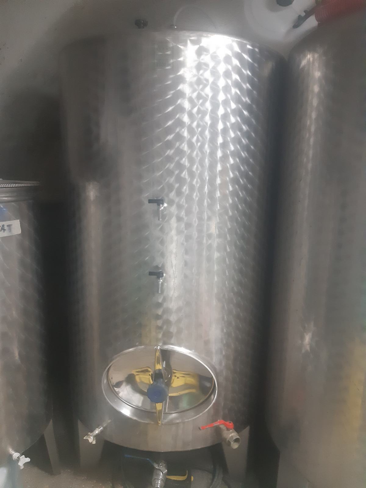 cisterna inox za vino 1000lx1kom 1500lx1kom