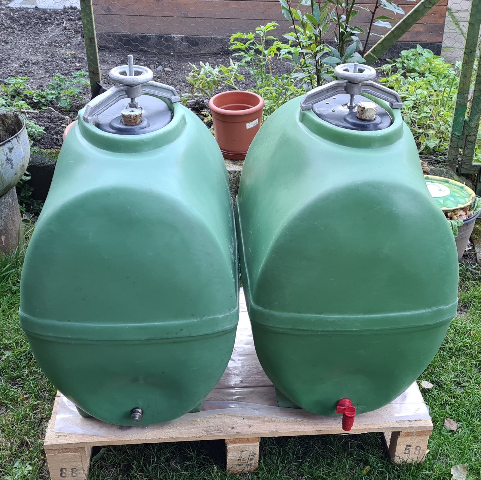 Dva plastična soda (100 L)