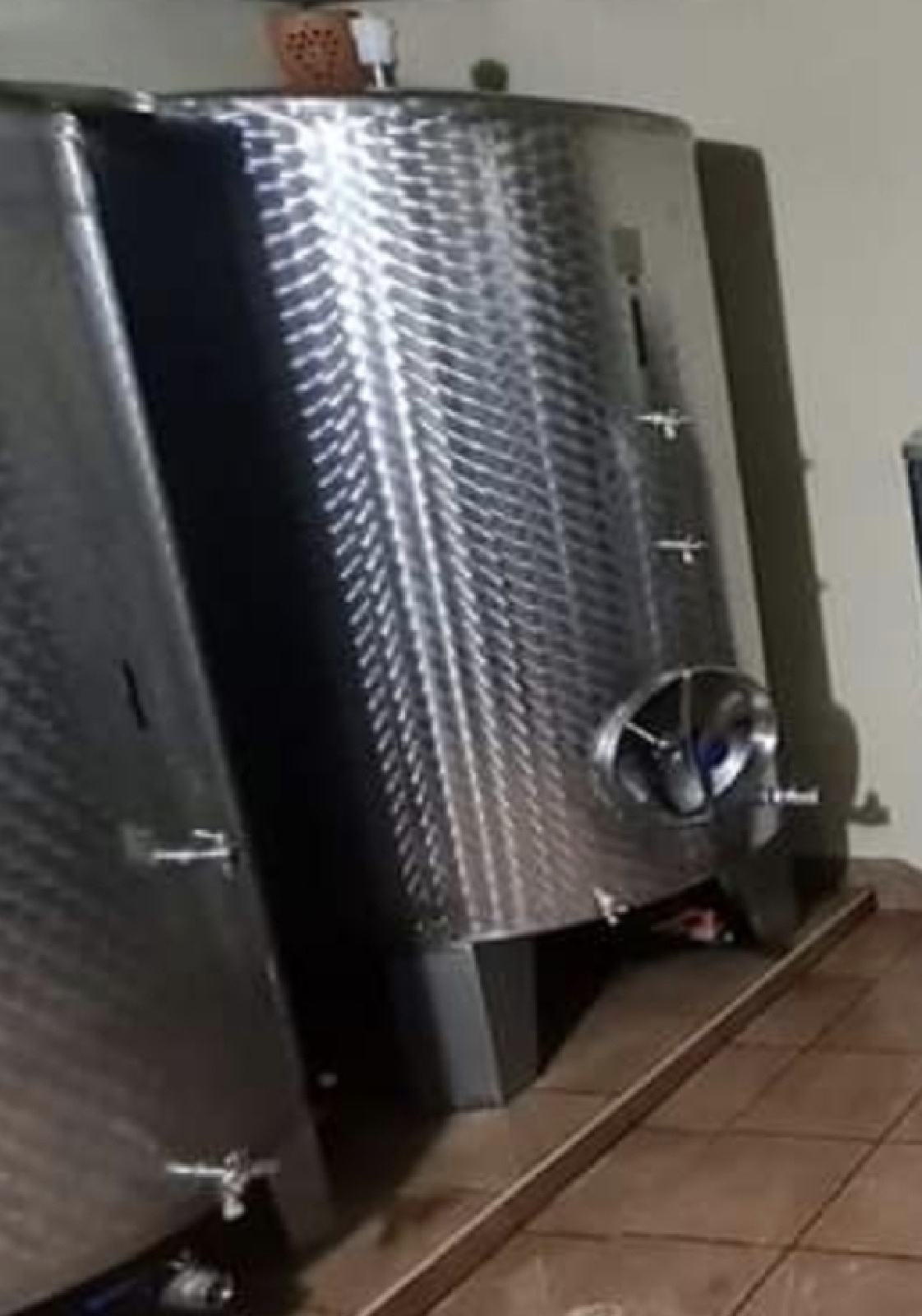 Inox cisterna za vino 1500 litrov