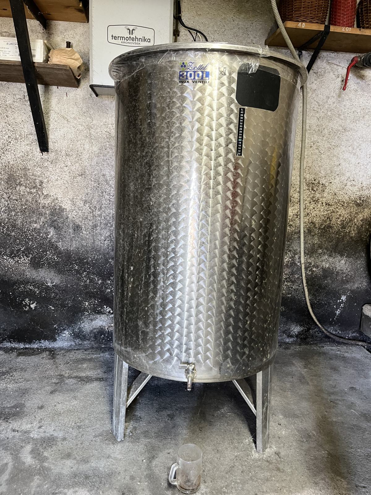 Inox cisterna za vino 300 L