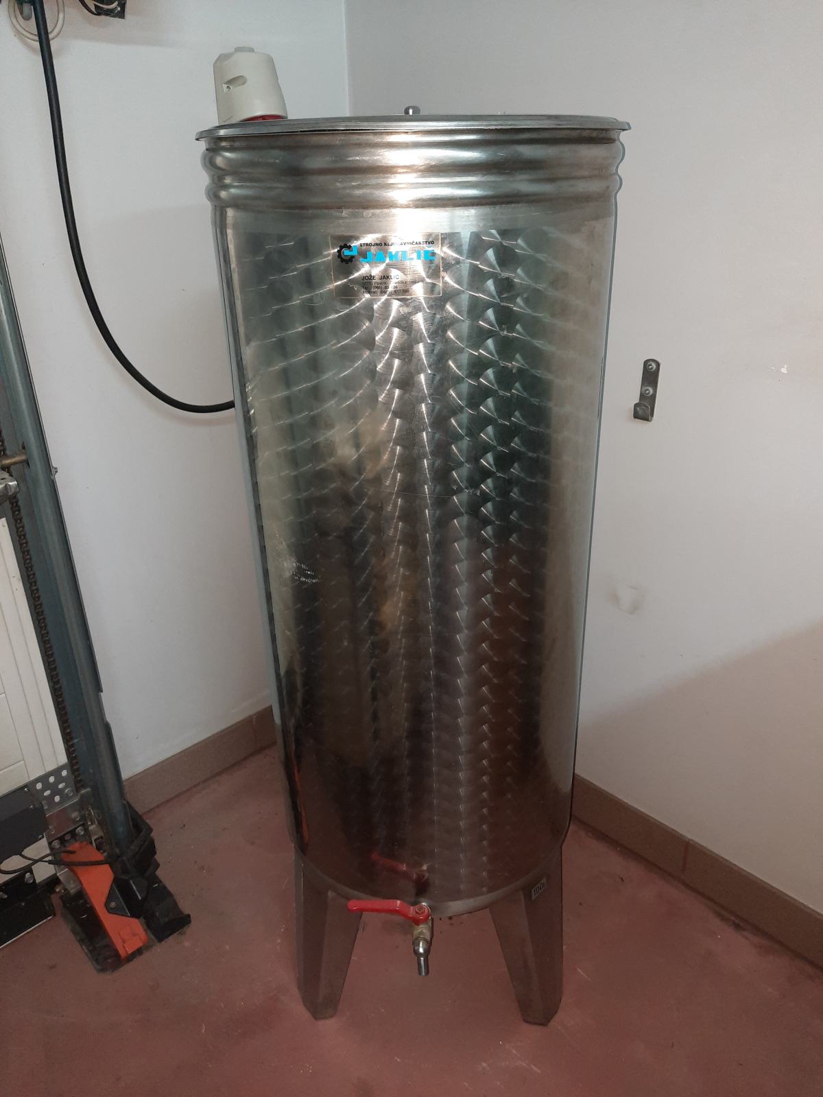 INOX SOD ZA VINO 100l