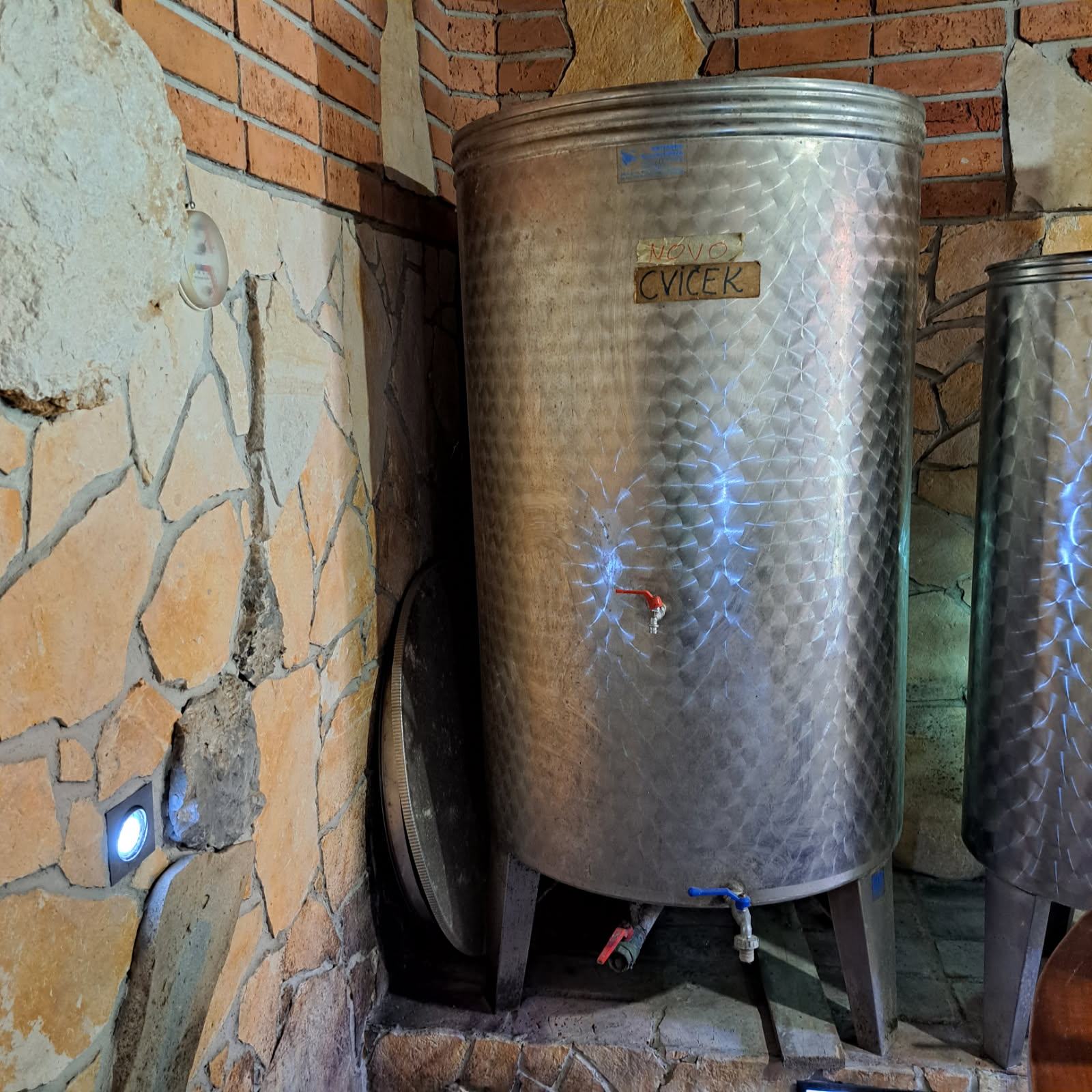 Inox sod za vino 600 l