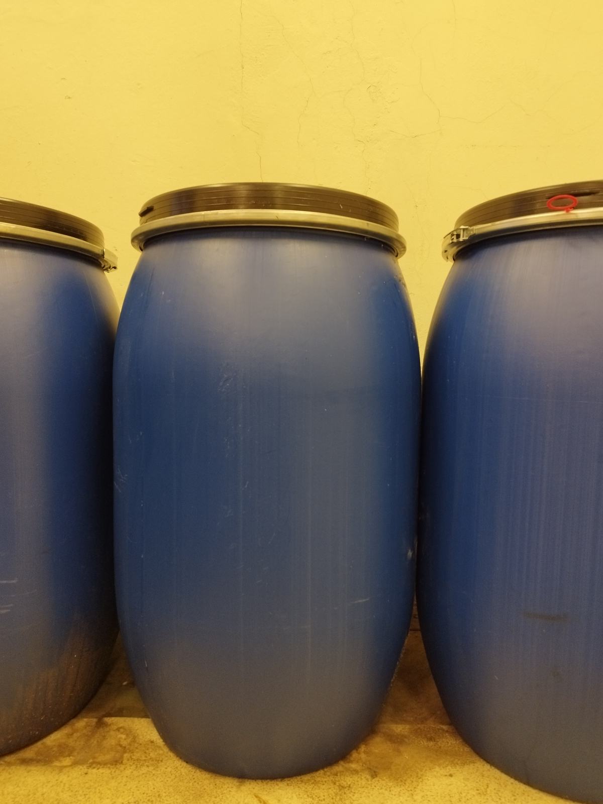 Plastični sod sodi 200 L z pokrovom