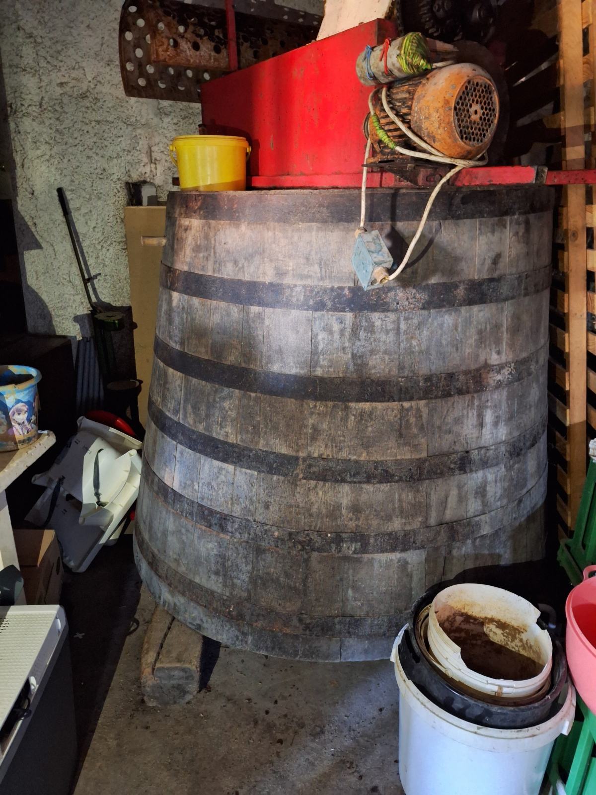 prodaja inox sod 1000l, lesena kad 1300l