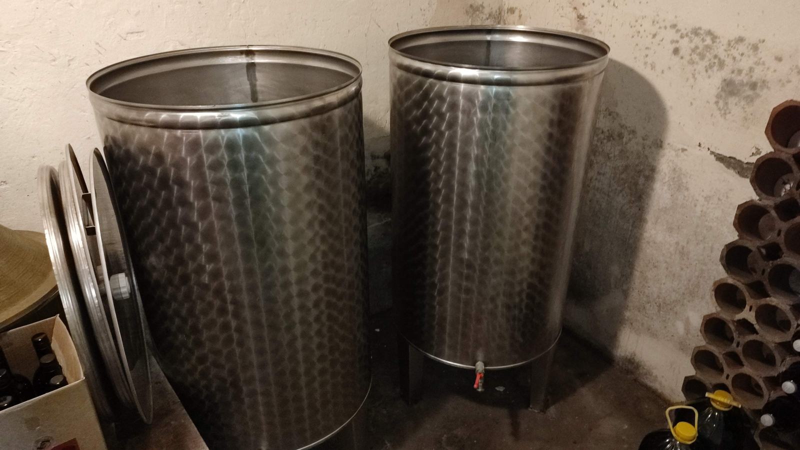 Prodam en rabljen inox sod 300l in električni mlin