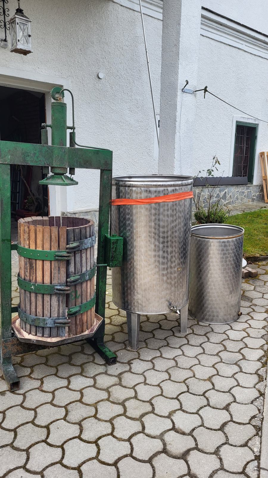 INOX SOD 300 L IN 150 L prodam