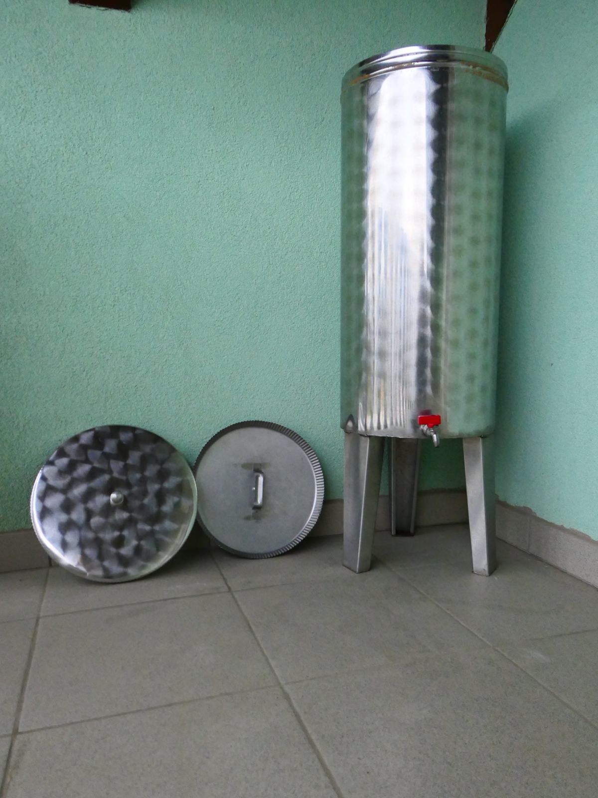 Sod Inox 50l s podstavkom in pipico