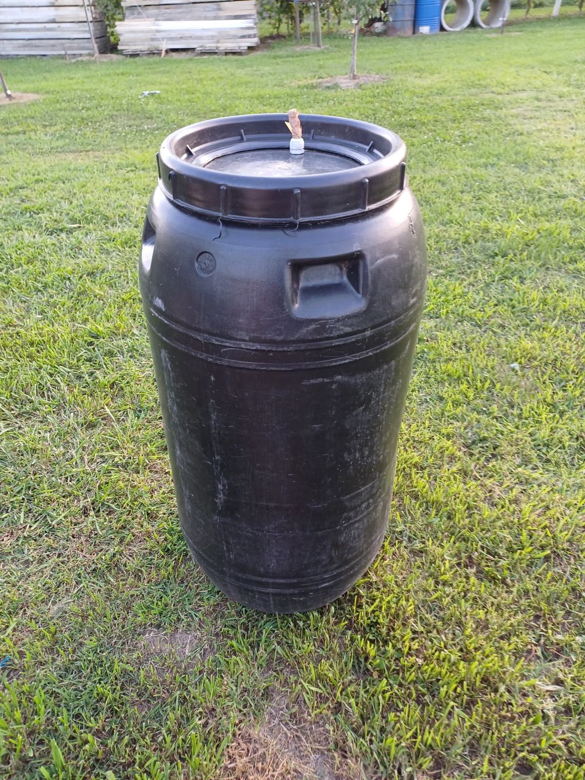SOD PVC 260 LITROV Z POKROVOM NA VIJAK
