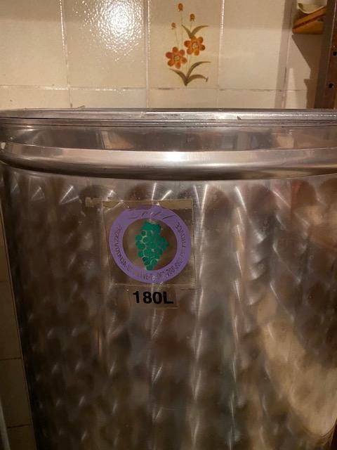 Sod vino inoks 180l in plastični sodi in kadi