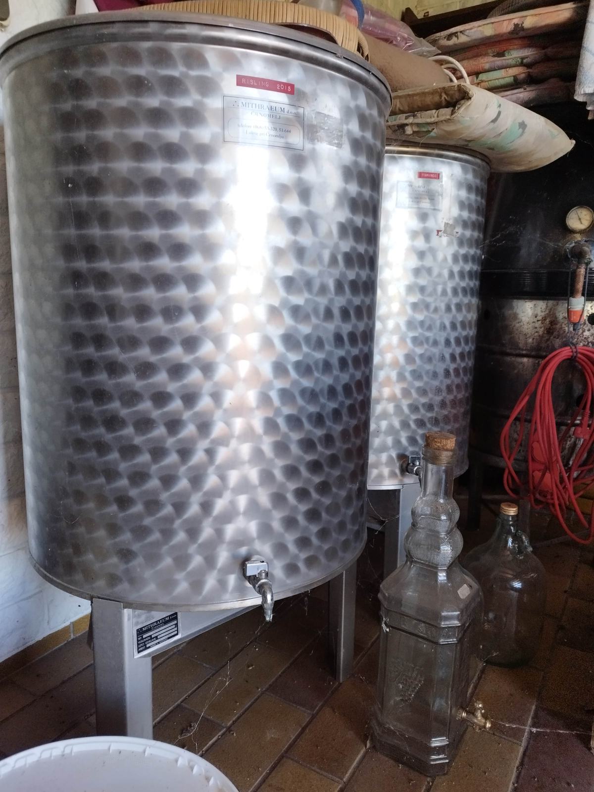 Vinski inox sod 200L s pipo in stojalom