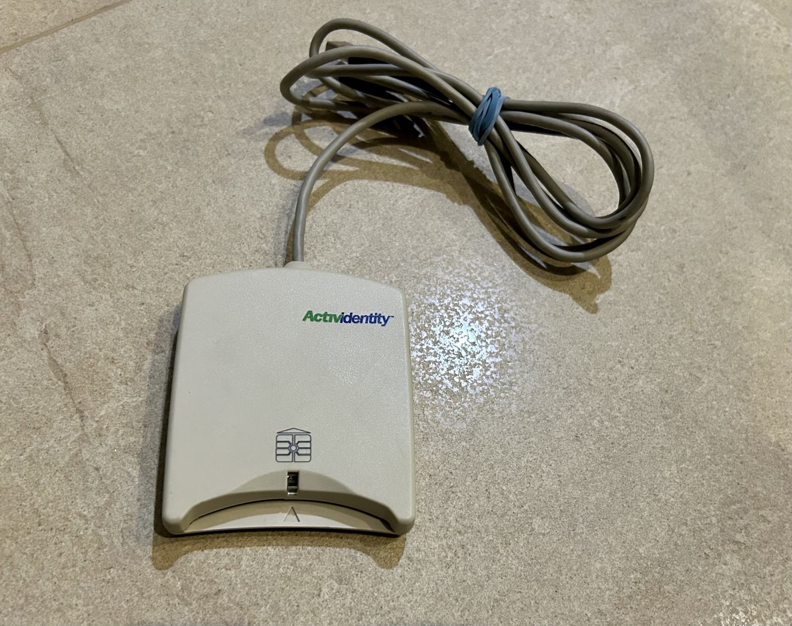 *ČITALNIK PAMETNIH KARTIC čitalec ACTIVIDENTITY - prodam