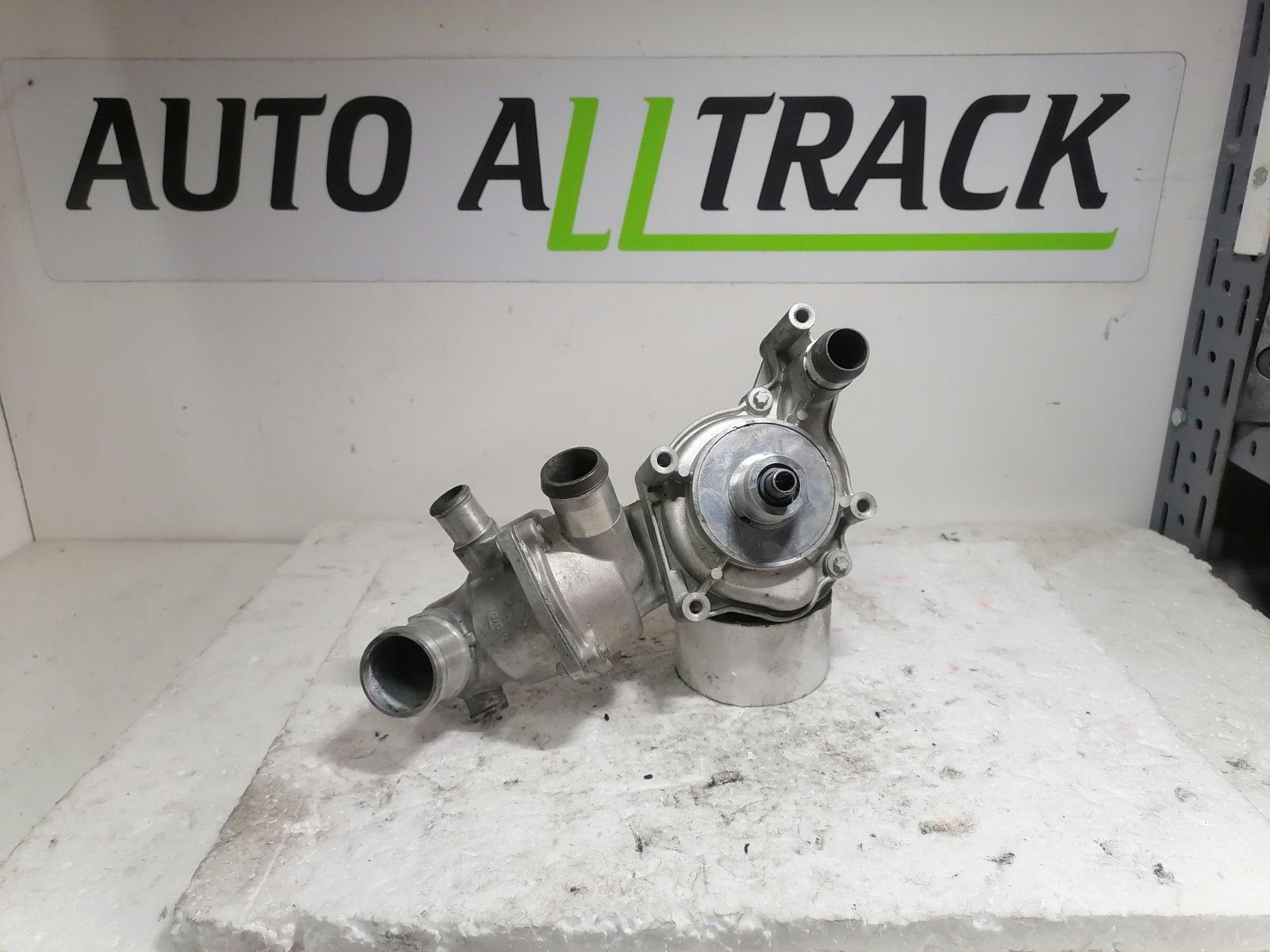 Audi RS4 RS5 8k 8t vodna črpalka termostat 079121011F