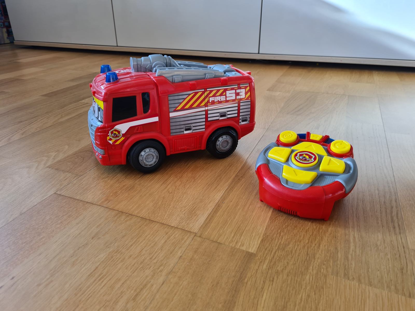 Gasilec na daljinsko vodenje - Dickie toys