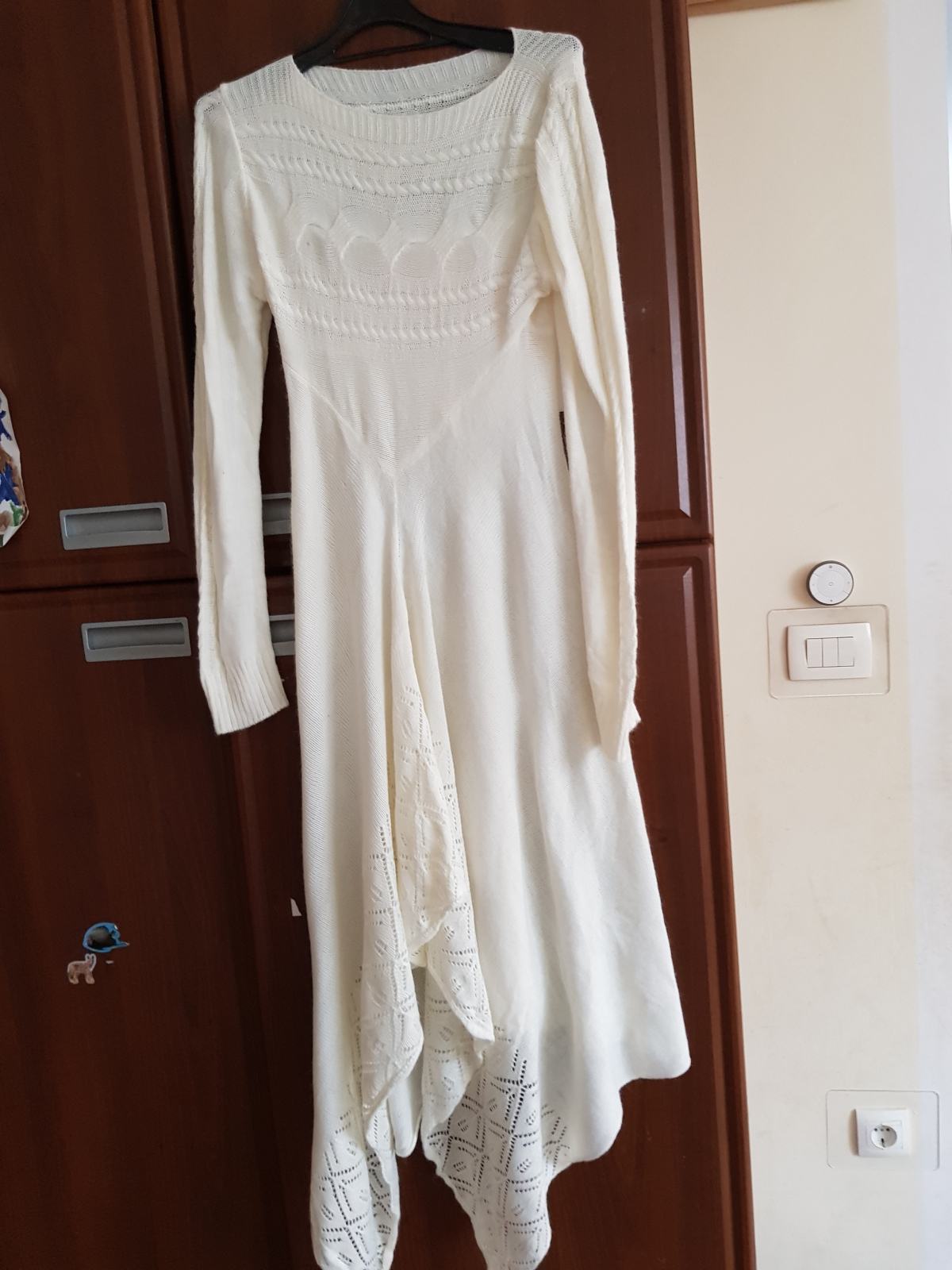 NOVA MAXI BELA PLETENA OBLEKA M/L