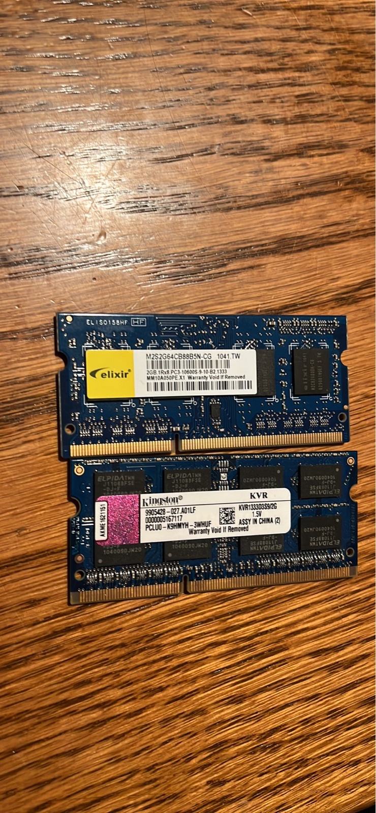 2x 2GB SODIMM DDR3 RAM