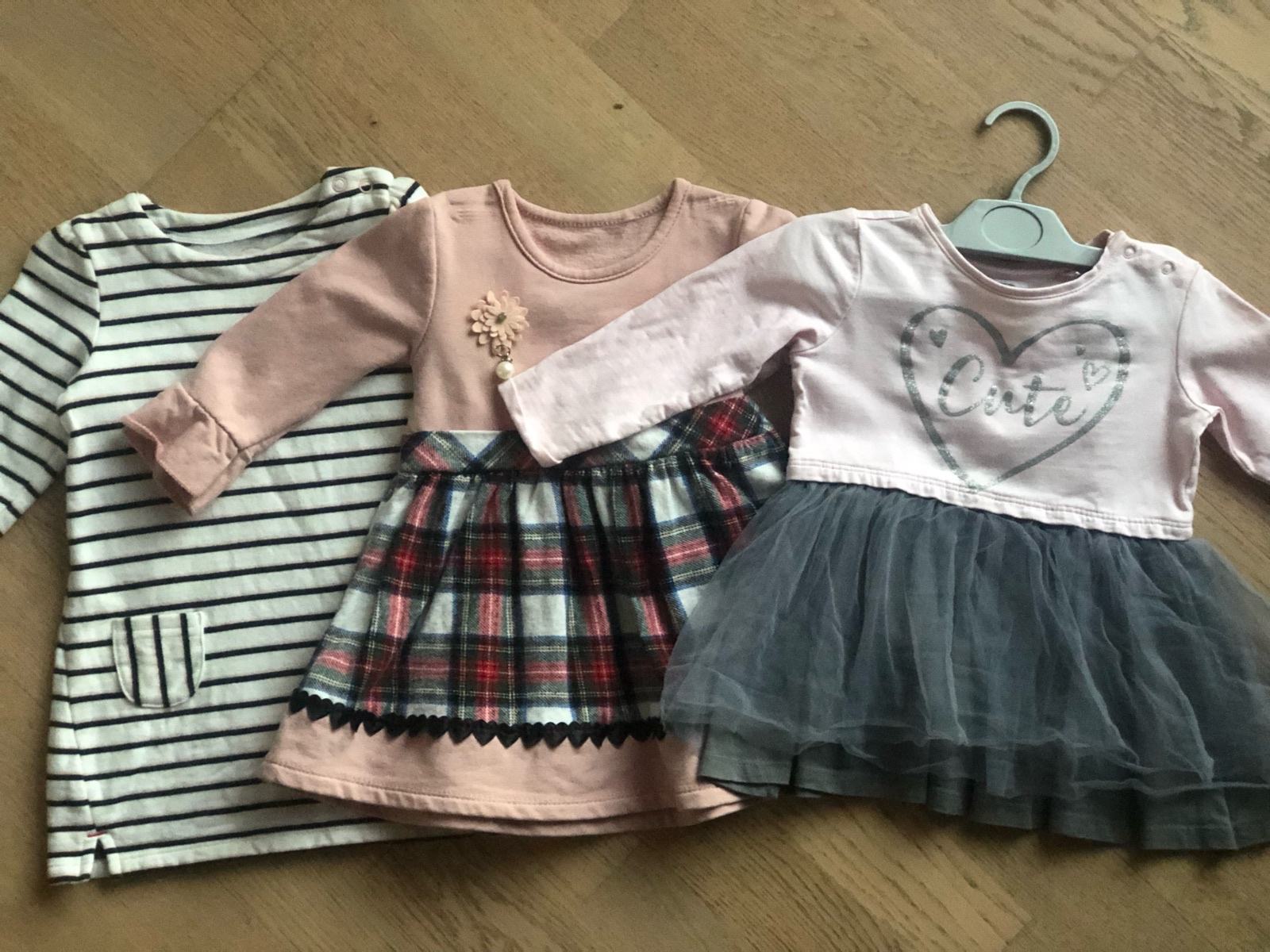 Dekliške oblekice velikosti 80