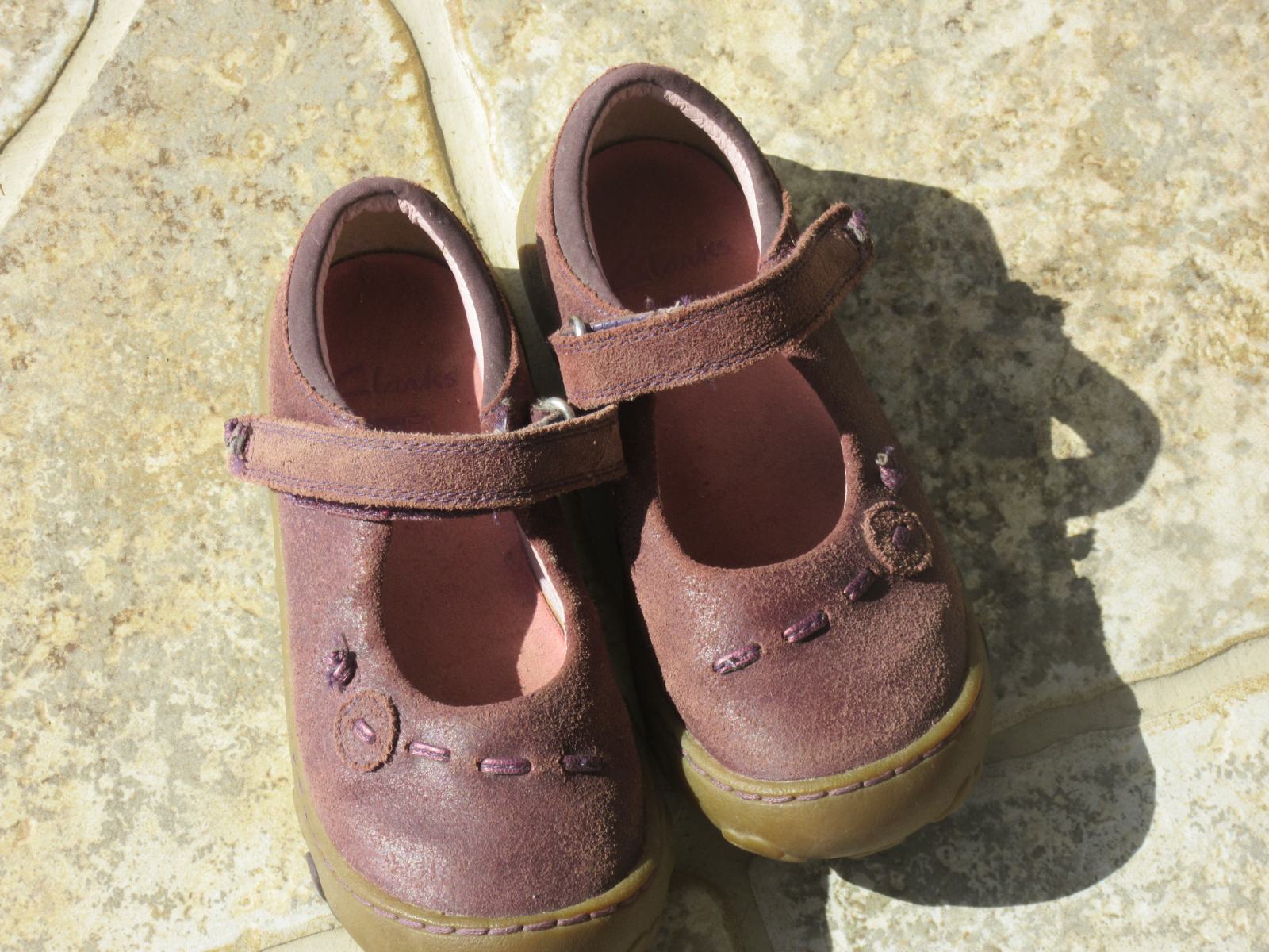 Usnjeni sandali balerinke Clarks 27