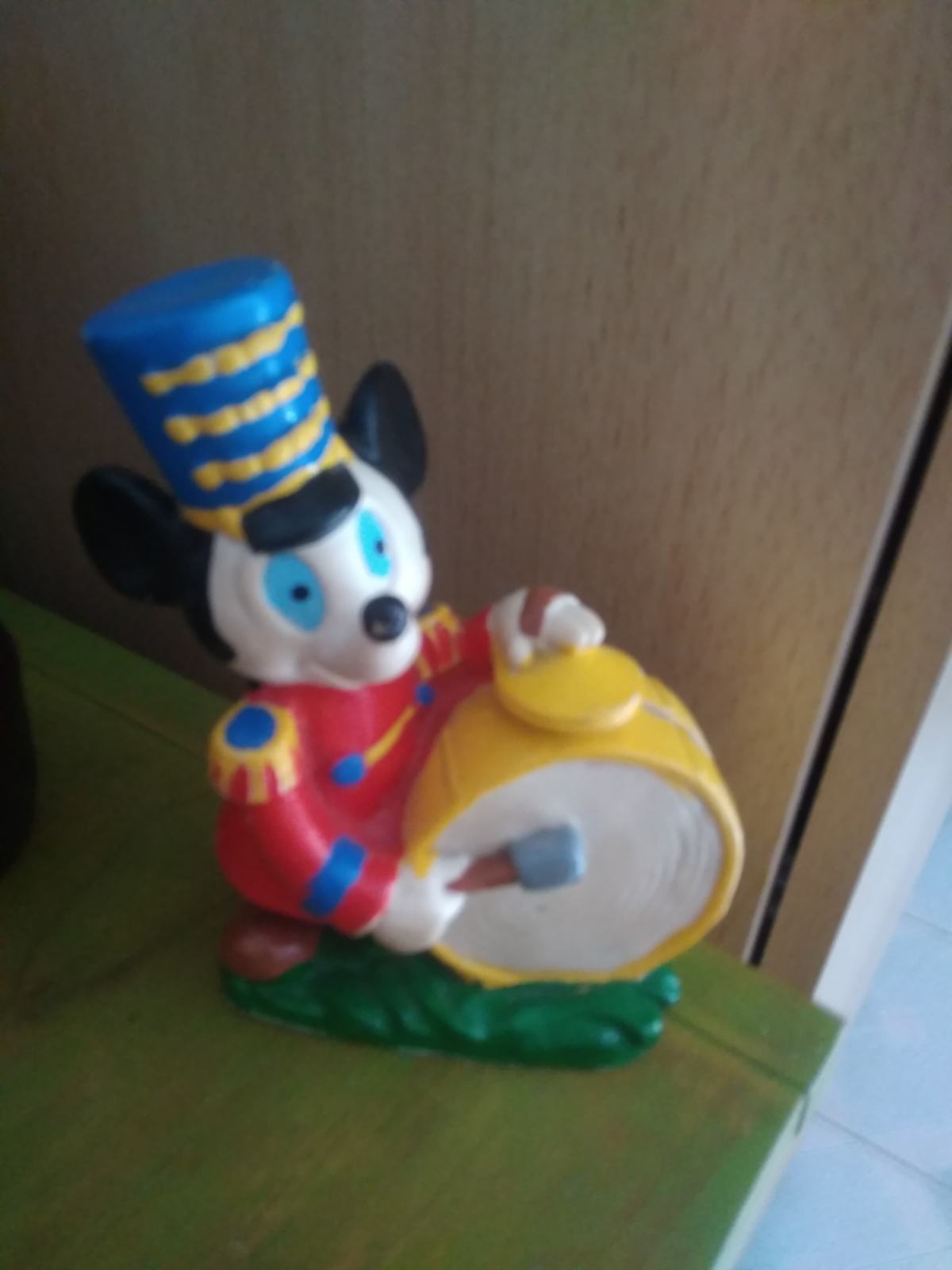 Hranilnik walt disney