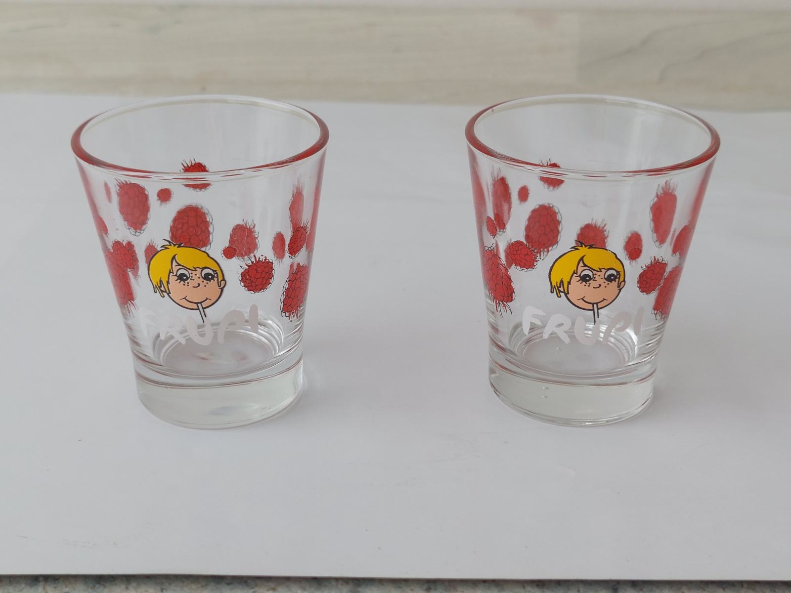 KOZAREC FRUPI,MALINOVEC,2 STEKLENA KOZARCA,NOSTALGIJA,STEKLO