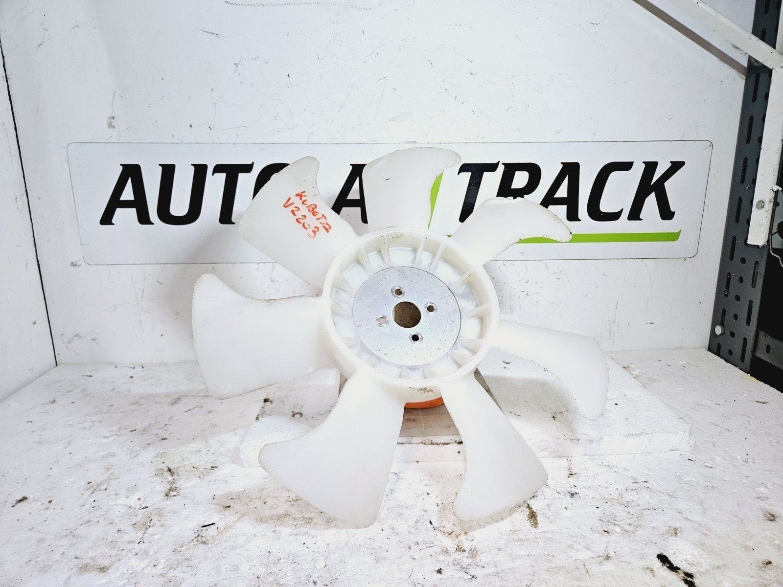 Kubota motor V2203 ventilator hladilnika